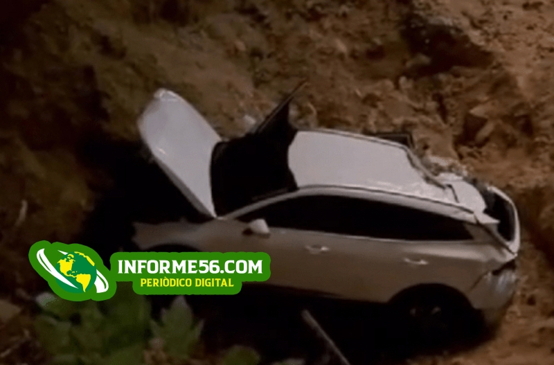 La historia se repite: yipeta cae al vacío en una construcción en la ...